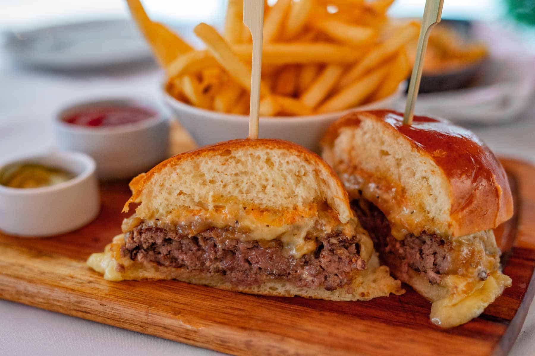 15 BEST Burgers in New York City (You Won't Soon Forget)