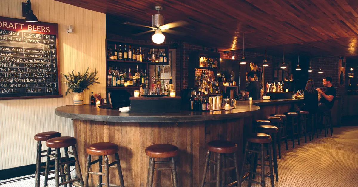 10 EPIC Happy Hour Spots on the Upper East Side (That'll Satisfy!)