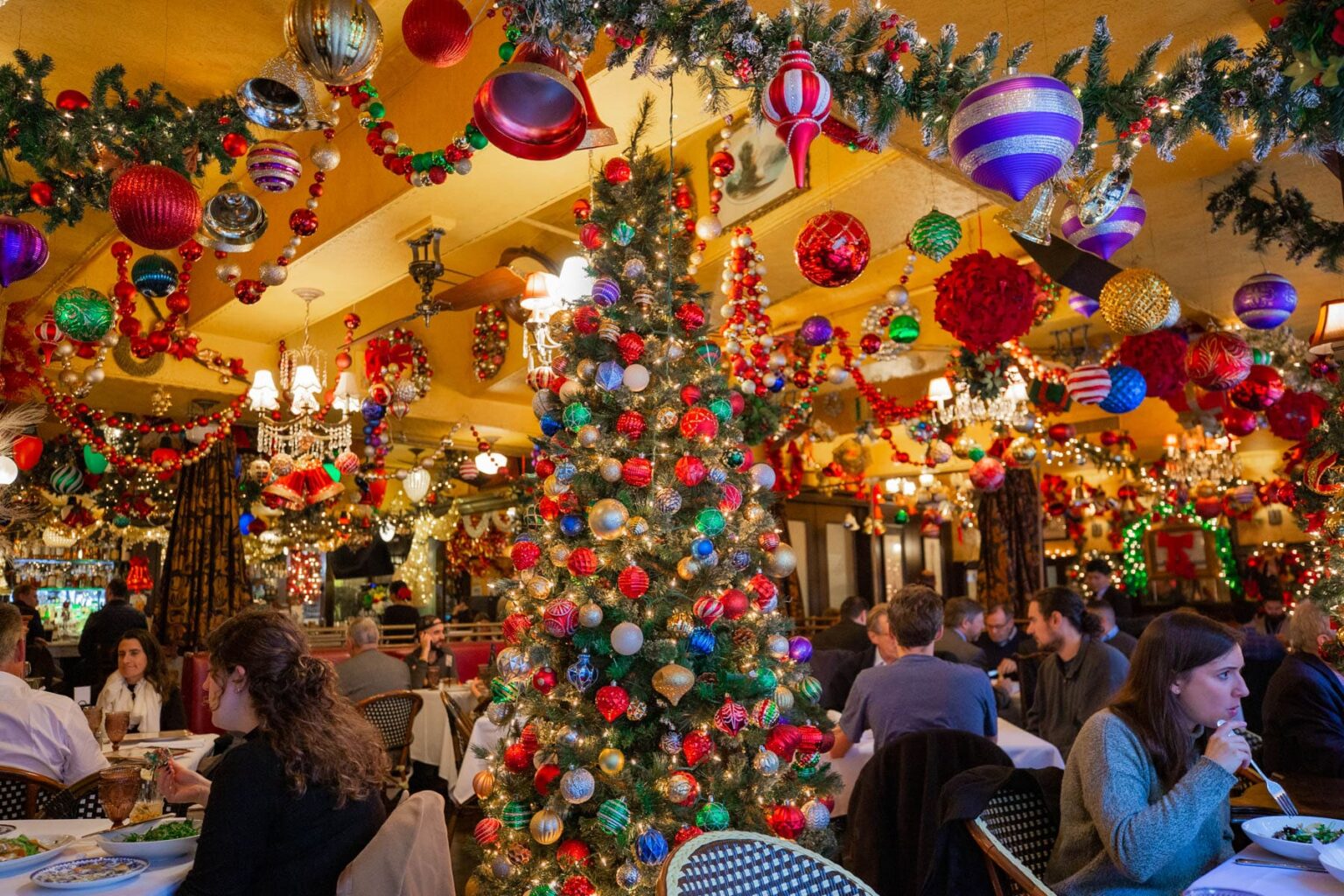 10 FESTIVE New York City CHRISTMAS Restaurants (You'll Love)