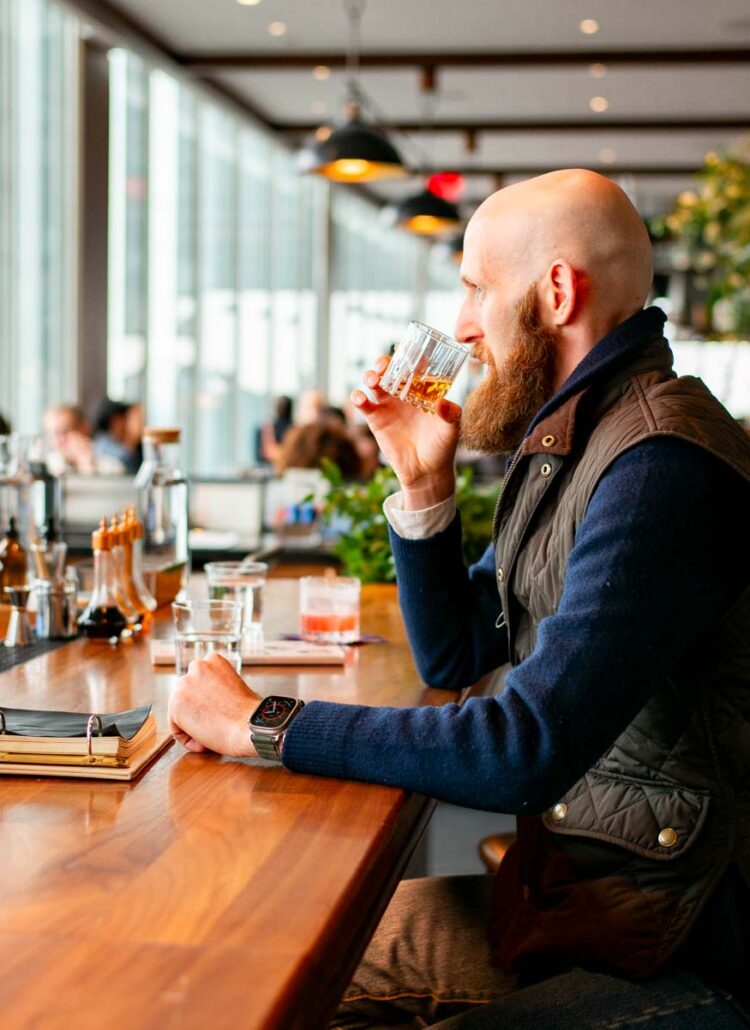 10 BEST Bars on the Upper West Side (For a Tipsy Night Out)