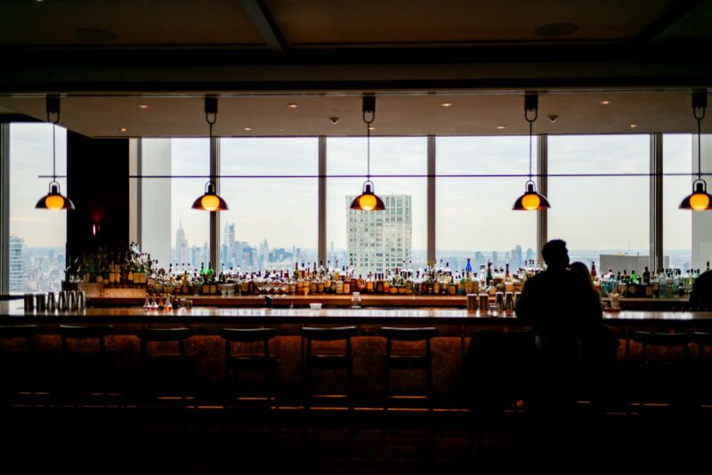 15 EPIC Rooftop Bars in Manhattan (Thirsty Local's Guide)