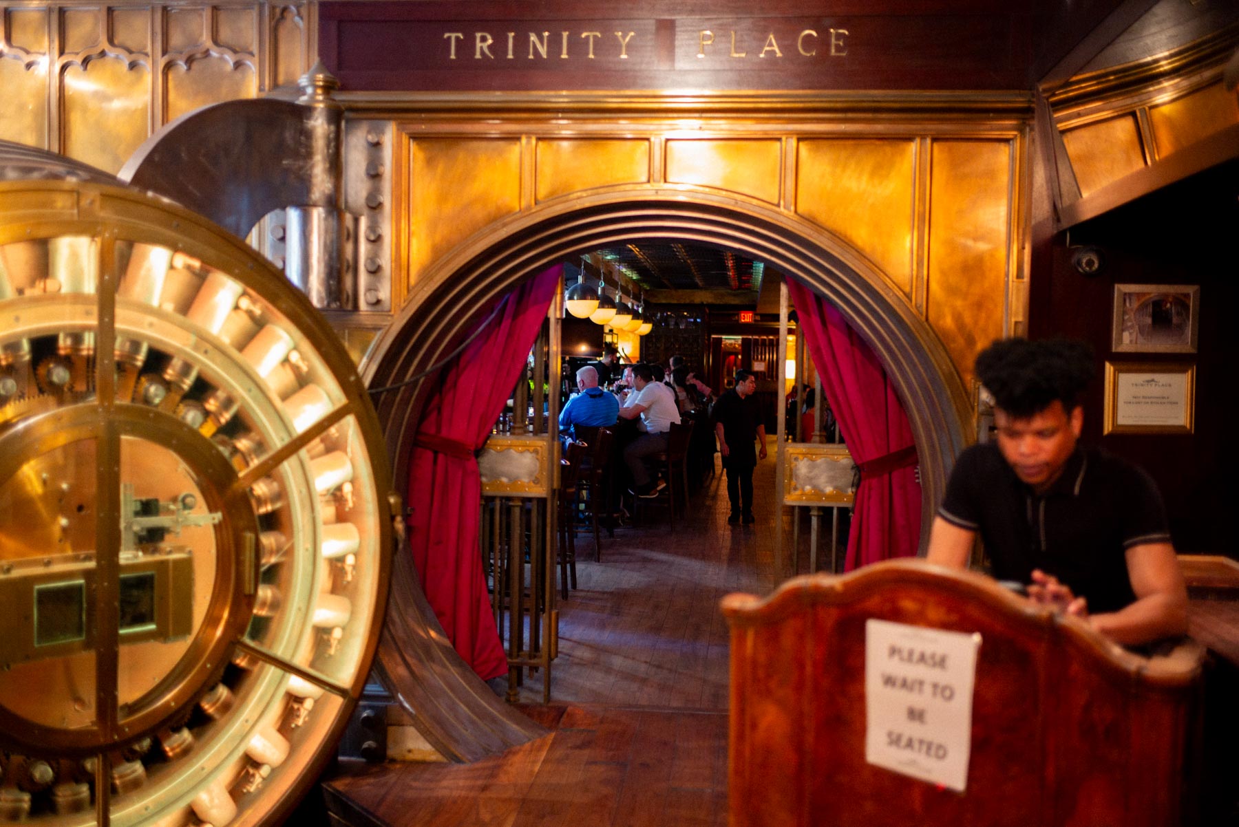 10 FANTASTIC Bars in The Financial District | New York City